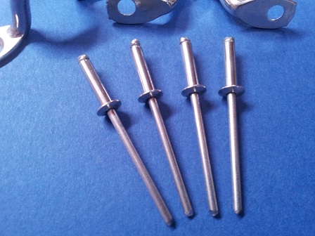 Stainless Steel Saddles 5mm with Pop Rivets 100 pack | Great Grab